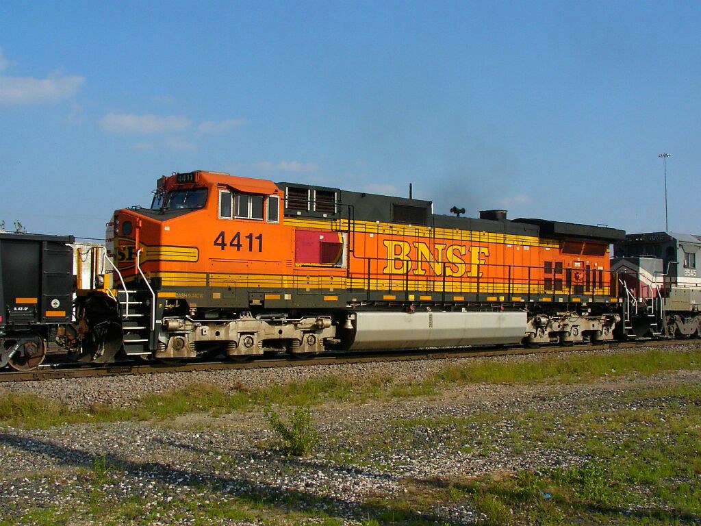 BNSF 4411